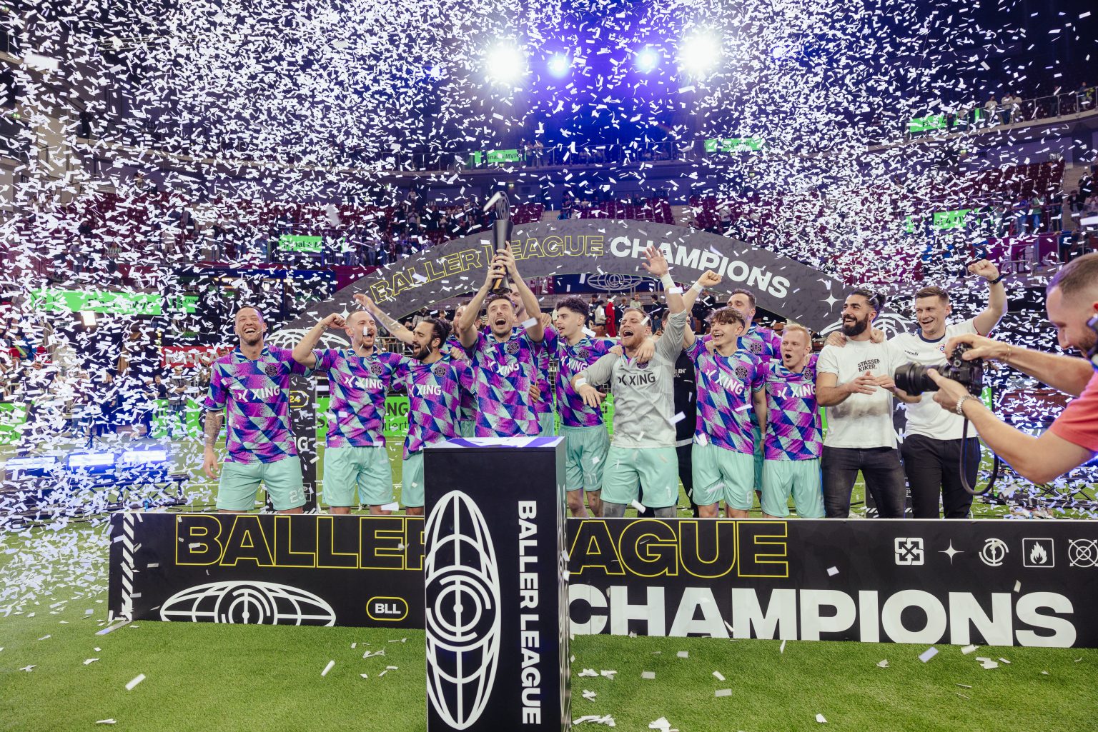 Finale der Baller League: Podolski-Team gewinnt Premierensaison