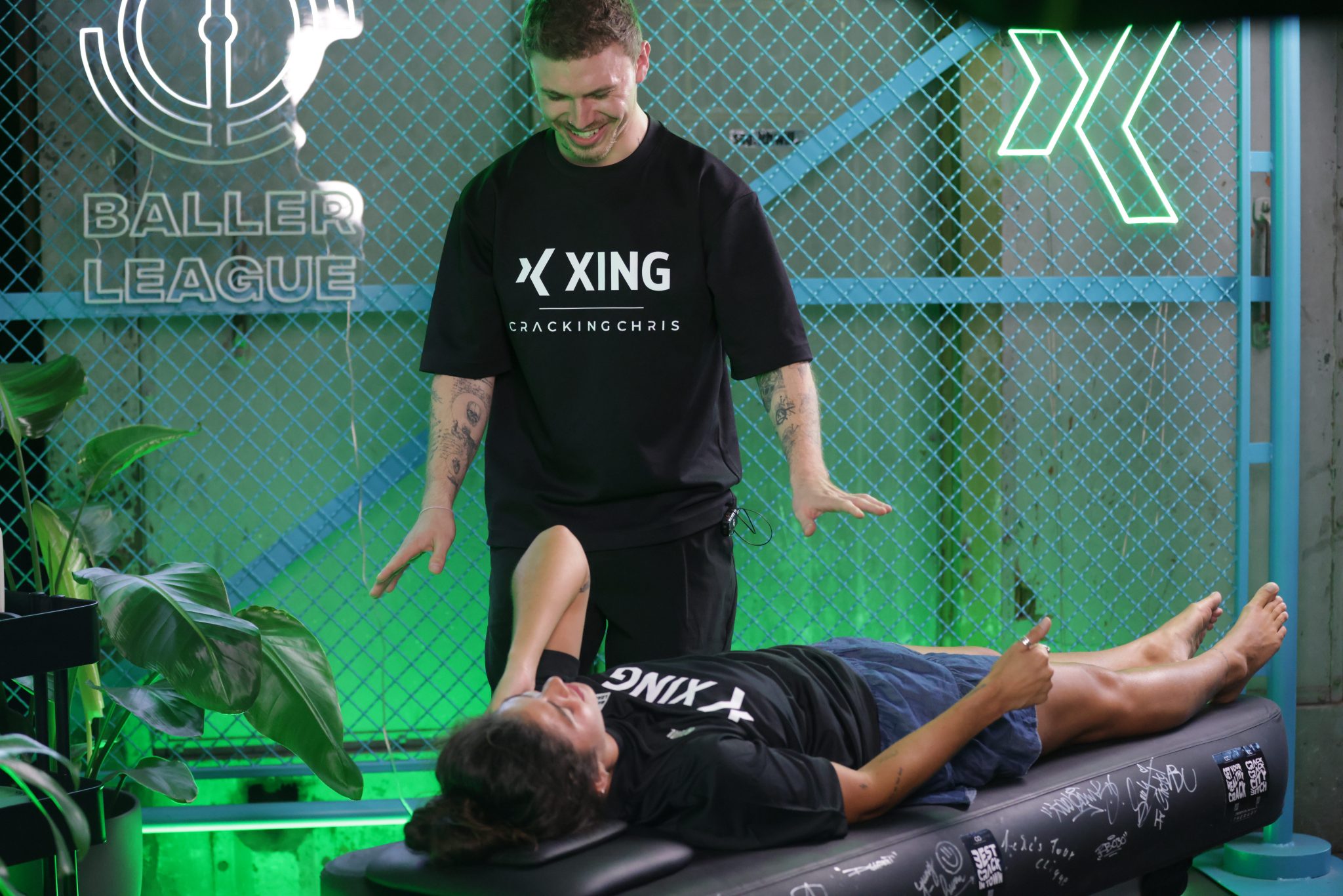 Top-Behandlung für die Stars: Cracking Chris besucht die Baller League